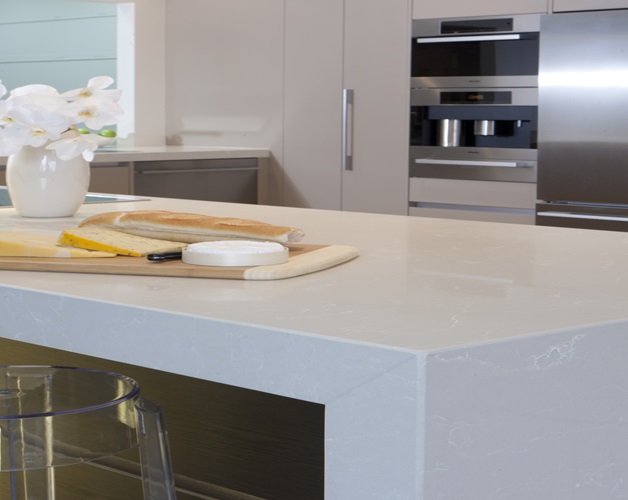 Đá Nhân Tạo Gốc Thạch Anh BQ8430 - Botticino Classic